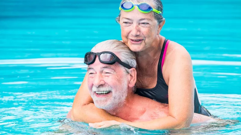 Bơi lội với người cao tuổi: ý nghĩa và lợi ích